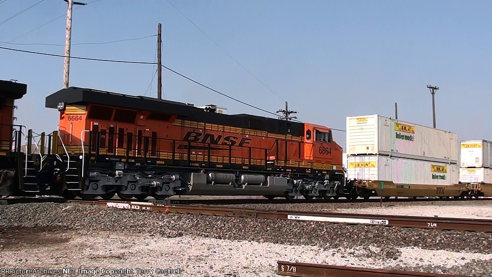 BNSF 6664